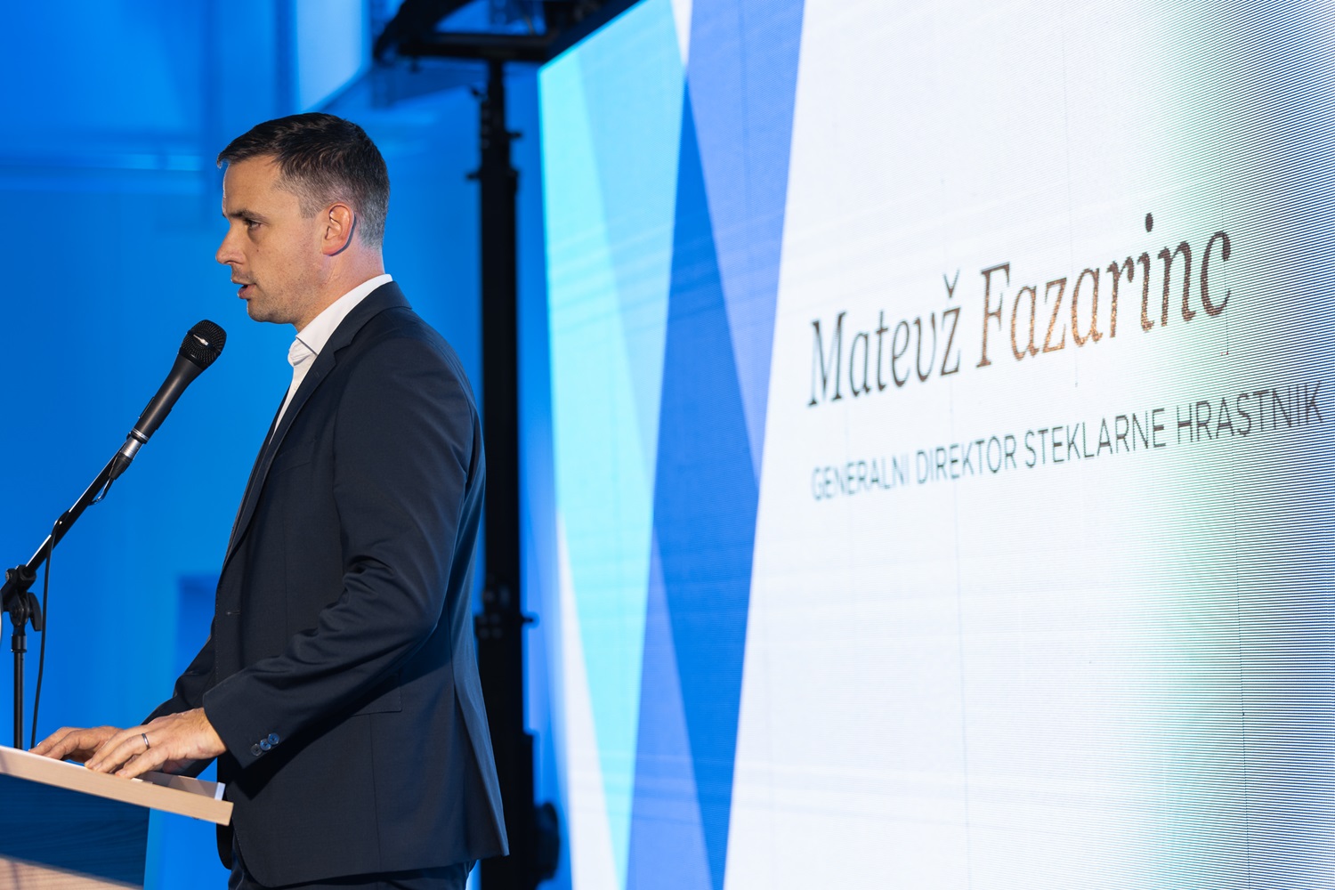 Leading the Way in Decarbonization with an Innovative Hybrid Glass ...