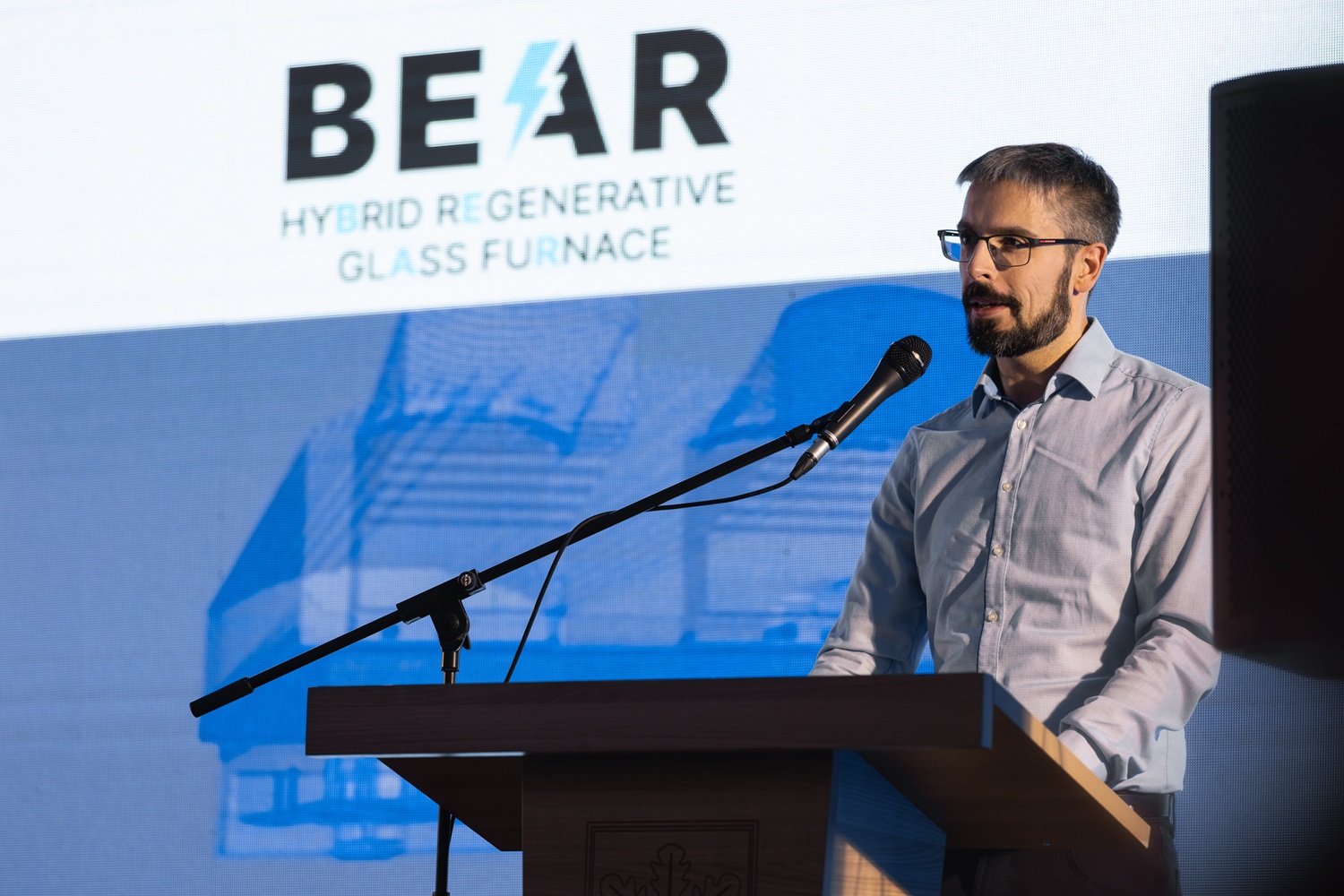 Leading the Way in Decarbonization with an Innovative Hybrid Glass ...